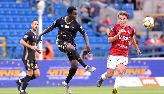 Alasana Manneh voted Fans Player of Year in Poland - The Point