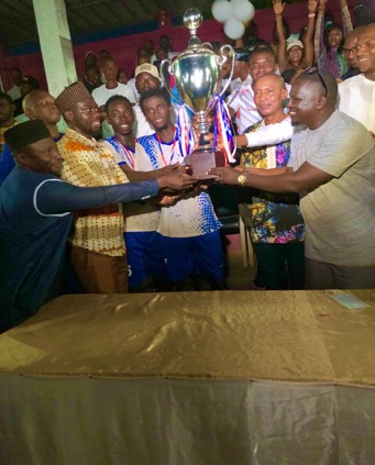 Coach Fanding applauds his players - The Point