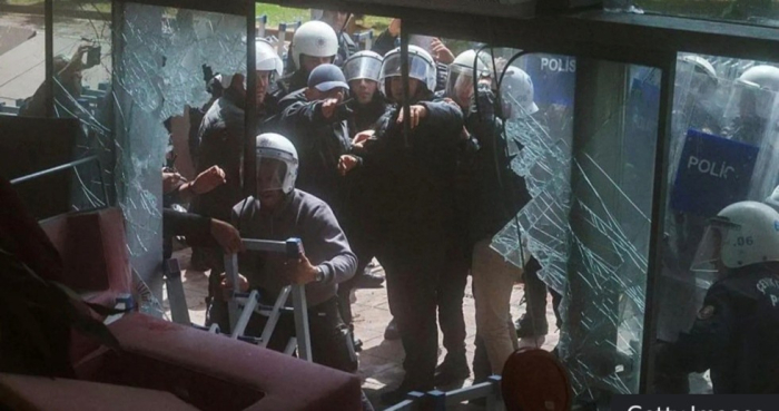 Turkish riot police storm opposition offices after leaders ousted - The ...